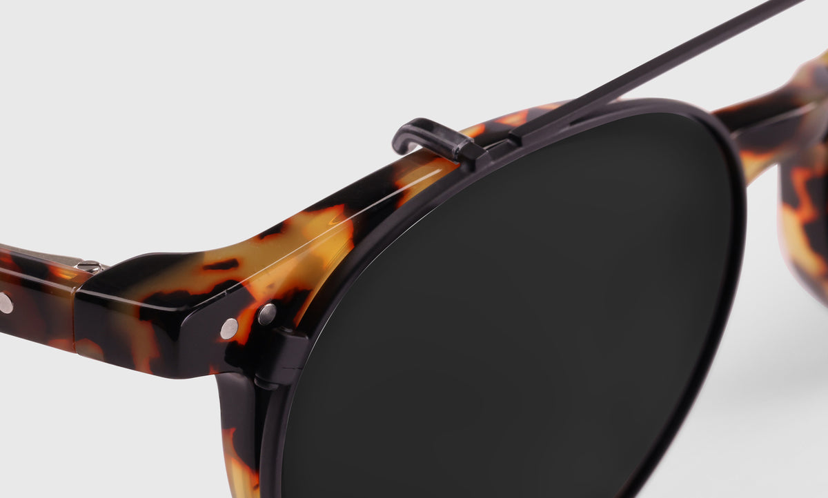 Closed Round Reading Glasses | eyebobs